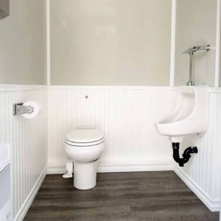 Construction Site Washroom Trailer Rentals - BlueJay Rentals Ltd